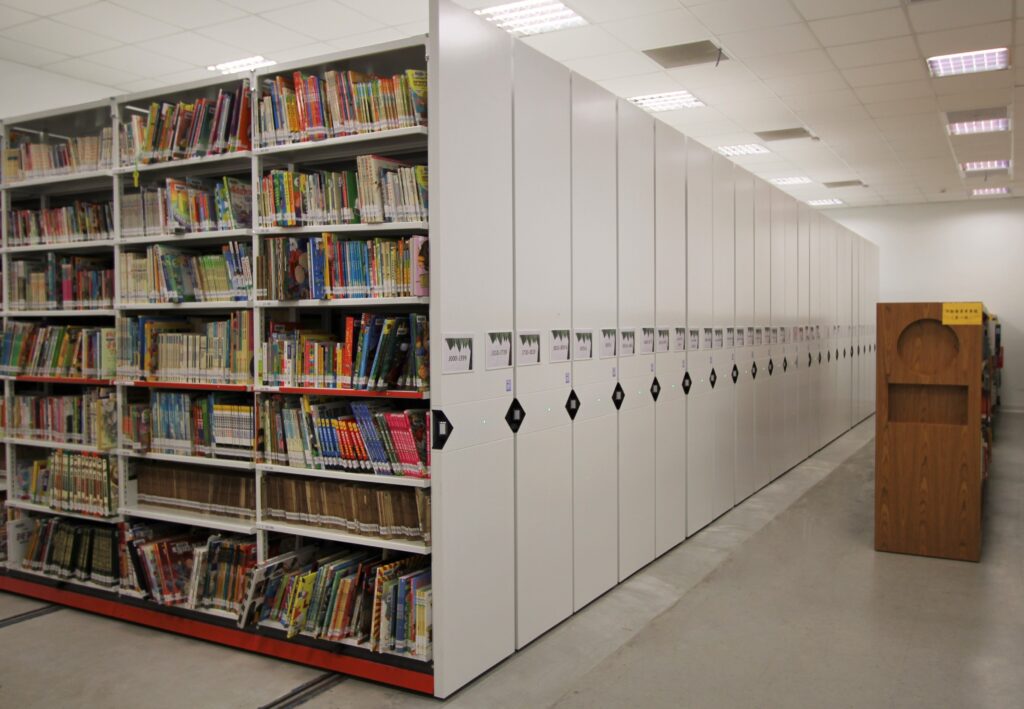 高雄市立図書館総館（台湾） | 革新的な建築美をもつエコ・ライブラリーに電動移動棚を納品