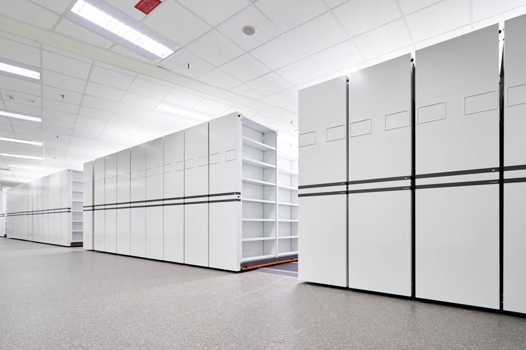 A library reserve stack in Hong Kong | 香港の新たな大規模書庫施設へ、電動移動棚システム約860台を納入 ...