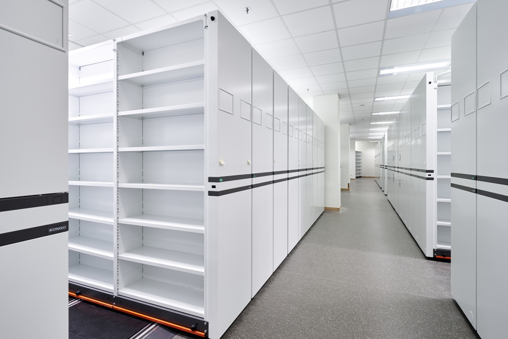 A library reserve stack in Hong Kong | 香港の新たな大規模書庫施設へ、電動移動棚システム約860台を納入 ...