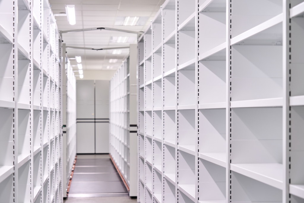 A library reserve stack in Hong Kong | 香港の新たな大規模書庫施設へ、電動移動棚システム約860台を納入 ...